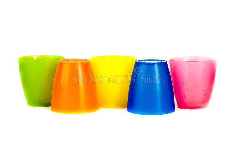 Geïsoleerdea Groep Van 5 Plastic Mokken Stock Foto - Image of groep ...