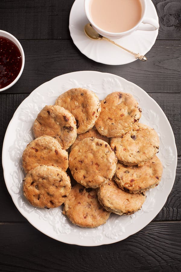 Eine Schale Englischer Tee Und Kekse Stockbild - Bild von kultur ...