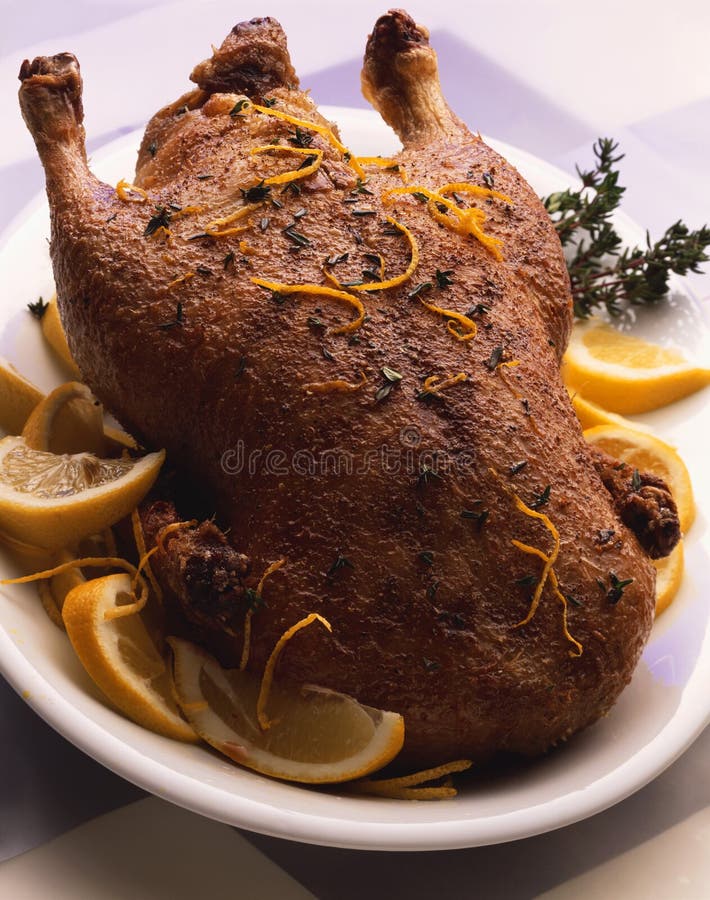 Gebackene Ente stockfoto. Bild von braten, küche, knusperig - 62675370