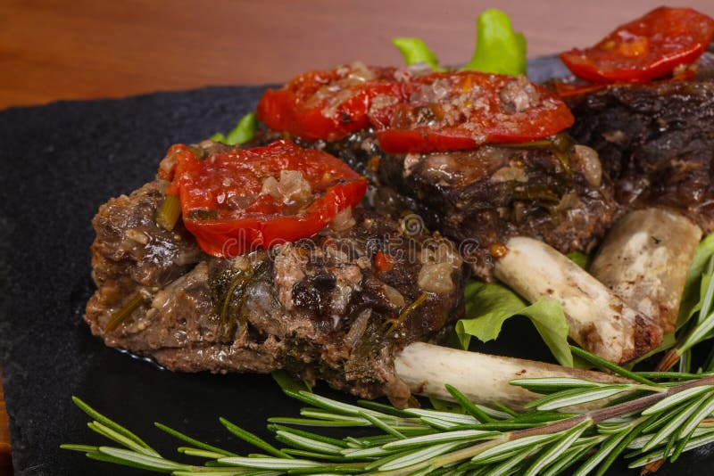 Gebackenes Elchfleisch Mit Tomaten Stockbild - Bild von gaststätte ...