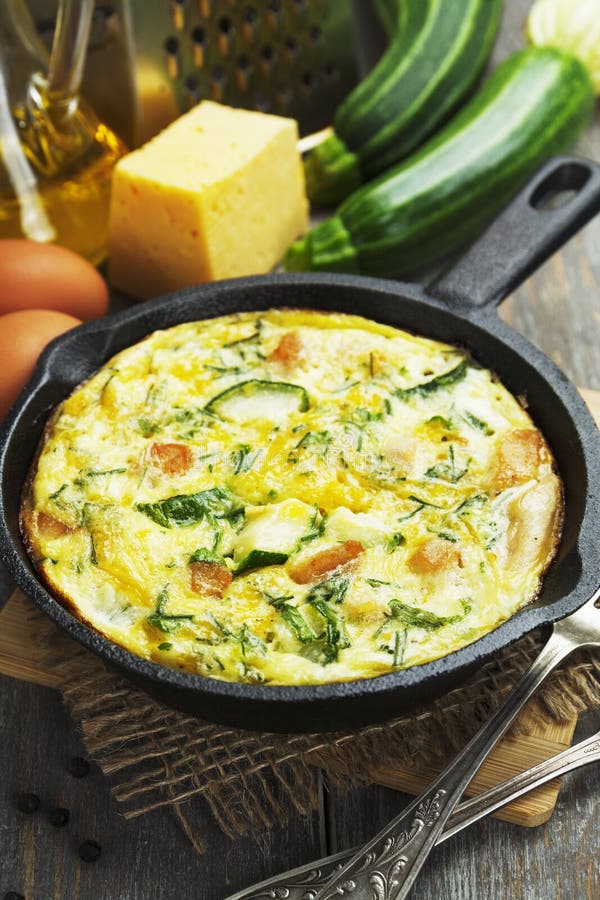 Gebakken Courgette Met Kip En Kruiden Stock Afbeelding - Image of kaas ...