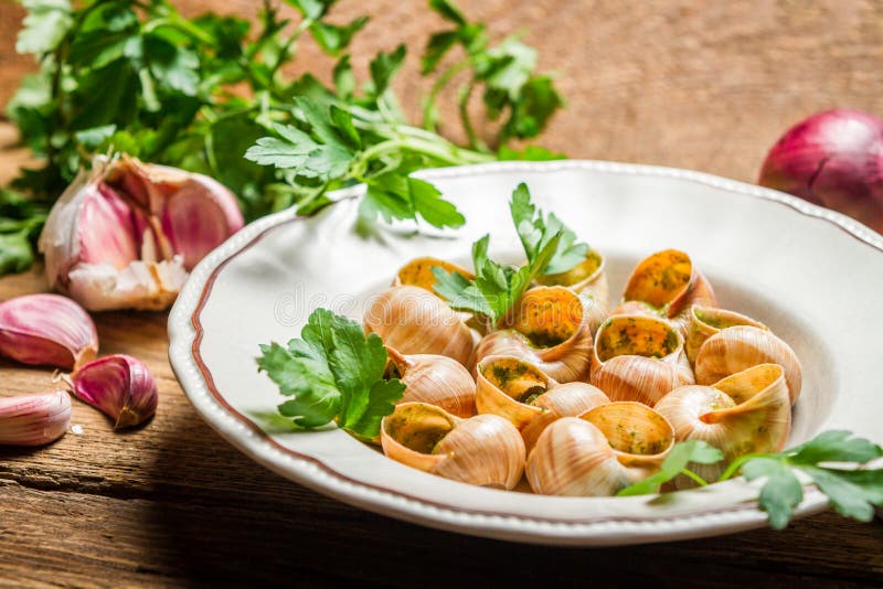 Gebakken Slakken Met Knoflookboter Stock Foto - Image of exoticisme ...