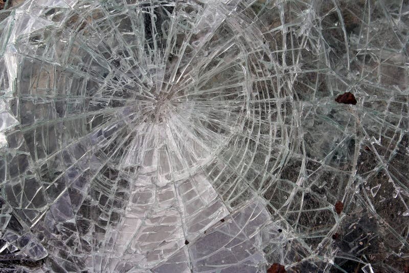 De Verbrijzelde Ruit Van Het Glas Stock Afbeelding - Image of gebroken ...