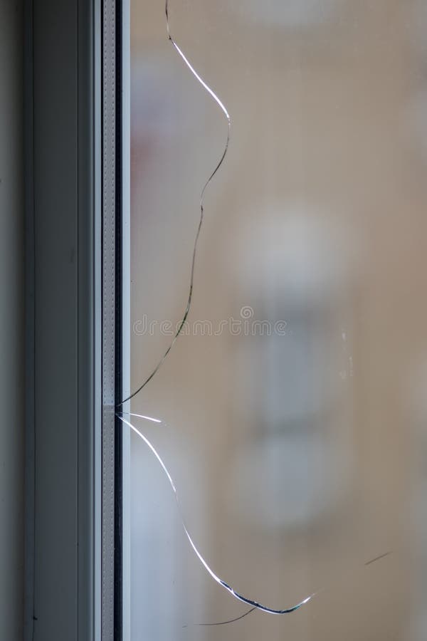 Gebarsten Venster Gebroken Glasruit in Double-glazing Stock Afbeelding ...
