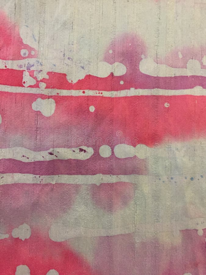 Gebatiktes Seidengewebe Im Rosa Und Purpur Und Grau Stockfoto - Bild ...