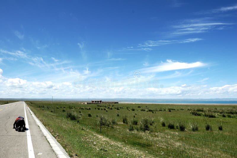 Gebet in Tsing Hai See stockfoto. Bild von märz, bewölkt - 7169998