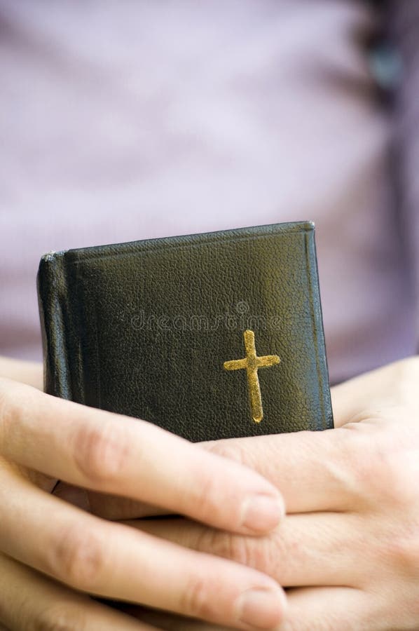 Gebetbuch stockfoto. Bild von prediger, religion, kreuz - 12602154
