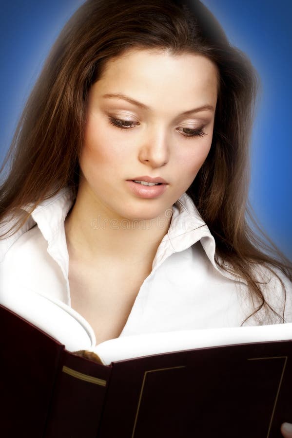 Gebildete junge Frau stockbild. Bild von ausdrucksvoll - 14046841