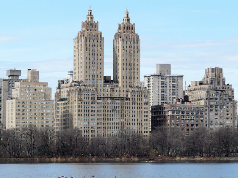 Gebouwen New York stock afbeelding. Image of appel, meer - 30712713