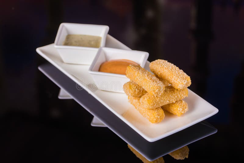 Gebraden kaasbal stock foto. Image of eetbaar, fotografie - 63593664