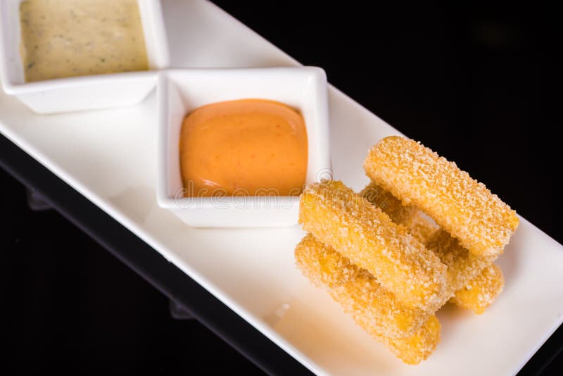 Gebraden kaasbal stock foto. Image of eetbaar, fotografie - 63593664