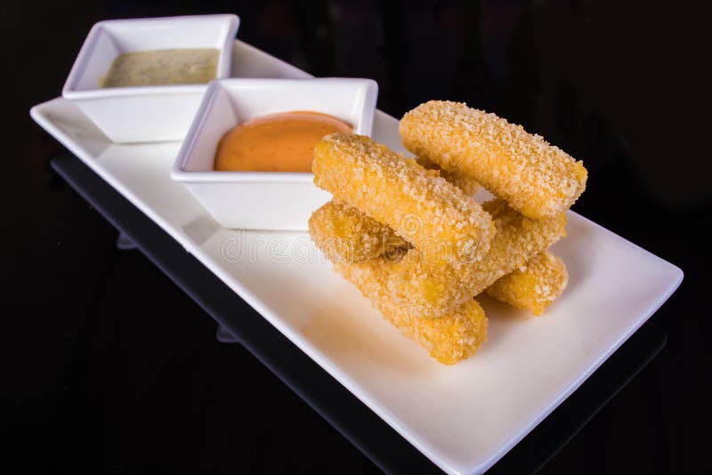 Gebraden kaasbal stock foto. Image of eetbaar, fotografie - 63593664