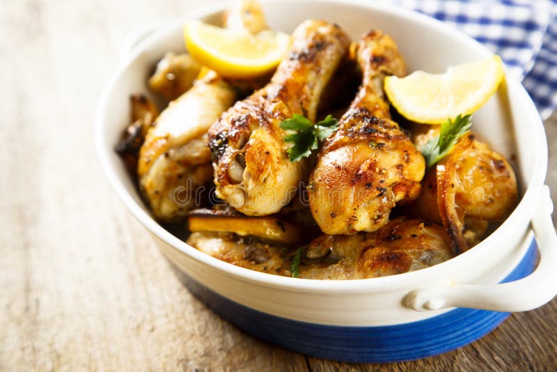 Gebraden kip stock afbeelding. Image of rood, bureau - 65657087