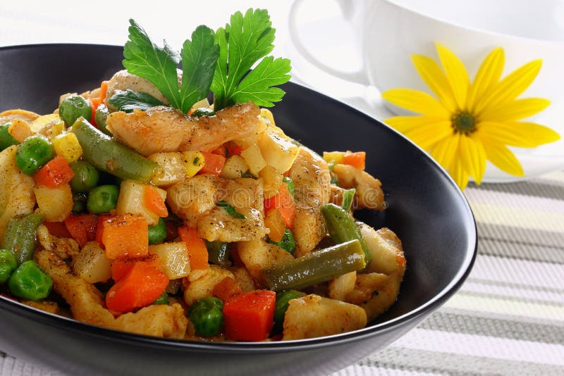 Gebraden kippenvlees stock foto. Image of voedsel, voeding - 28383938