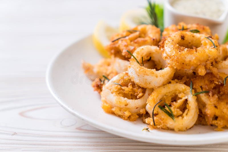 Gebratene Kalmare Oder Krake (Calamari) Mit so?e Stockbild - Bild von ...