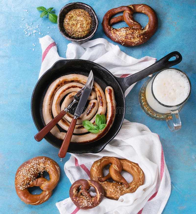 Gebratene Wurst Mit Bier Und Brezeln Stockbild - Bild von gebraten ...