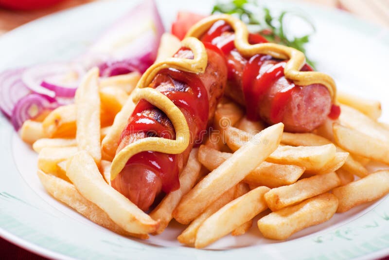 Gebratene Wurst Mit Pommes-Frites Stockbild - Bild von fischrogen ...