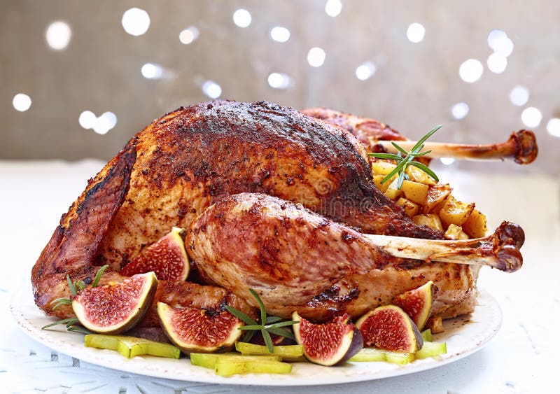 Gebratener Truthahn Auf Restauranttabelle Stockfoto - Bild von ente ...