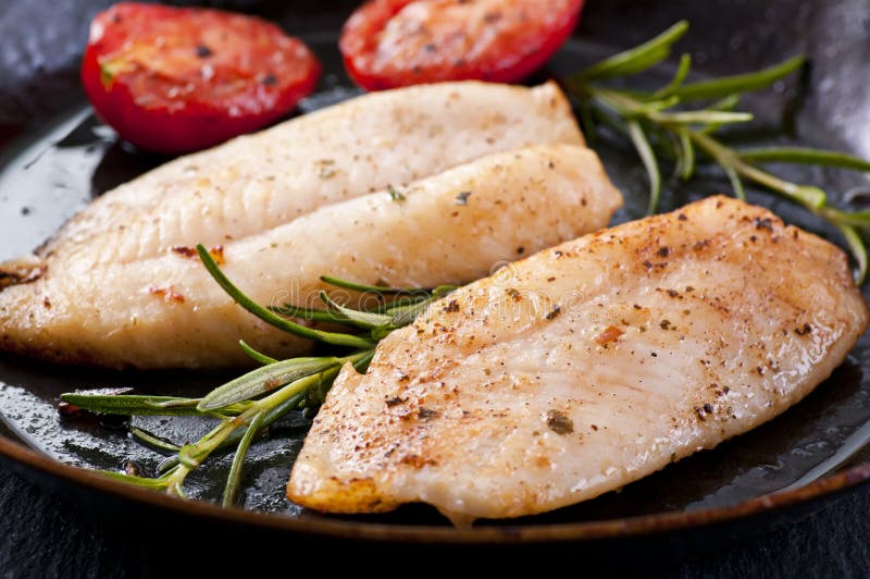 Gebratenes Fischfilet stockfoto. Bild von heiliger, produkt - 24055884