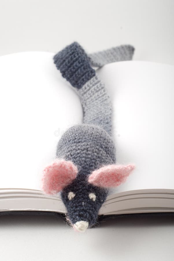 Gebreide muis stock afbeelding. Image of universiteit - 11038897