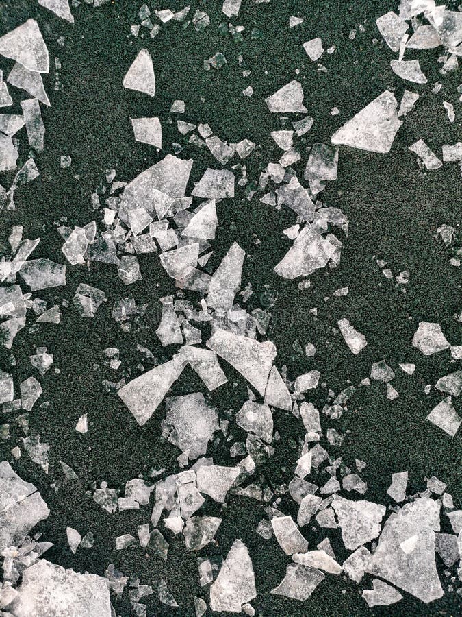 Gebroken Ijs Op De Grond Als Achtergrond Stock Afbeelding - Image of ...