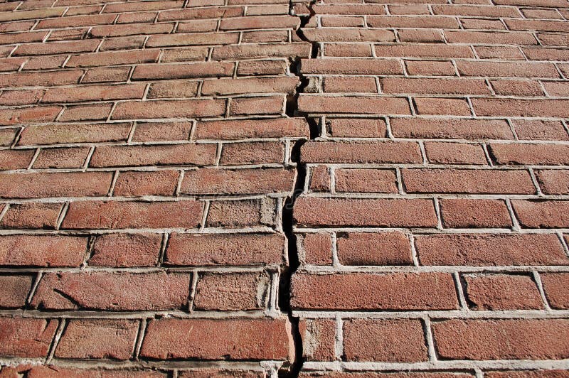 Gescheurde Muur Na Een Aardbeving Stock Afbeelding - Image of vernietig ...