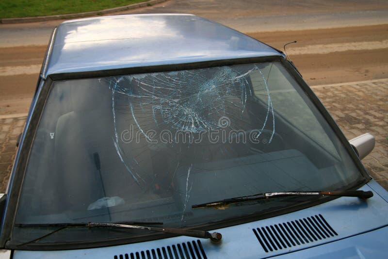 Gebroken ruit stock afbeelding. Image of diefstal, ruit - 4321673