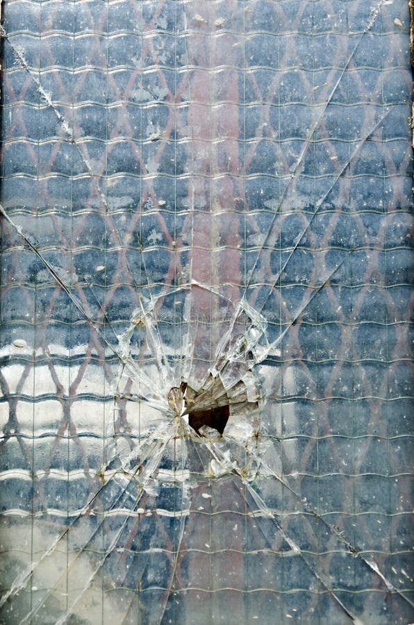 Gebroken ruit stock afbeelding. Image of ineenstorting - 60396389