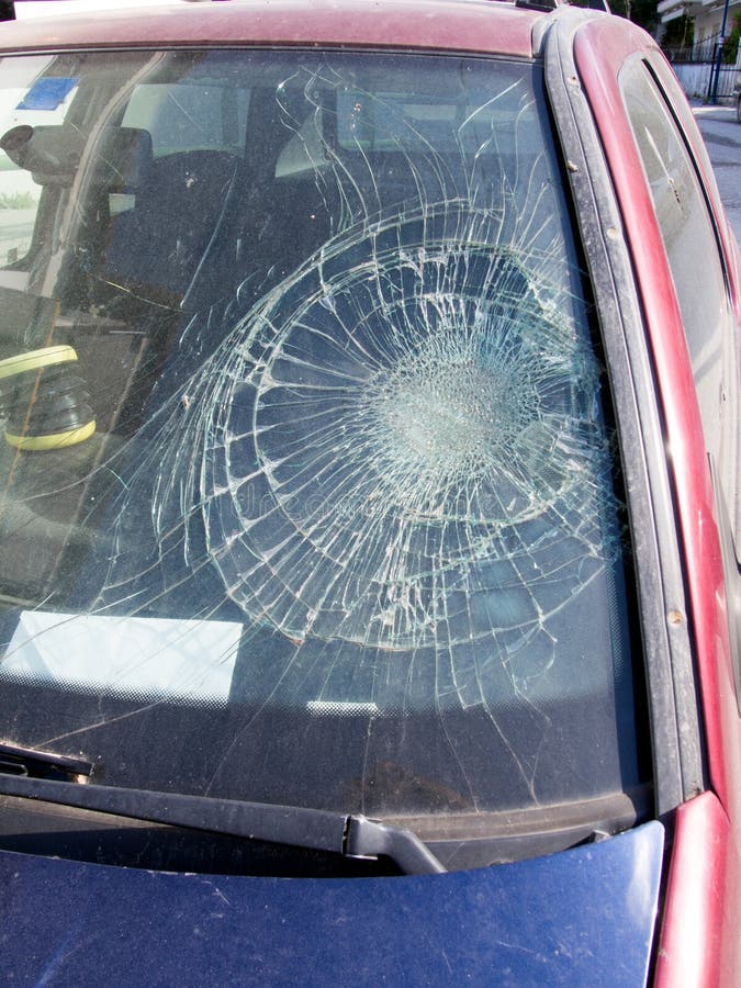 Gebroken Voorruit Oude En Vuile Voorruit Van De Auto Ongeval Van Auto ...