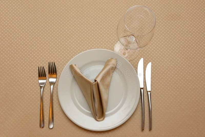 Gedeck In Der Restaurantnahaufnahme Geschirr Stockfoto - Bild von ...