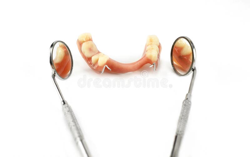 Tand Gezondheidsconcept: Gedeeltelijk Gebit Binnen Glas Naast ...