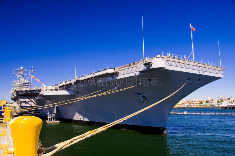 Vliegtuigmoederschip Aangemeerd Stock Afbeelding - Image of haven ...