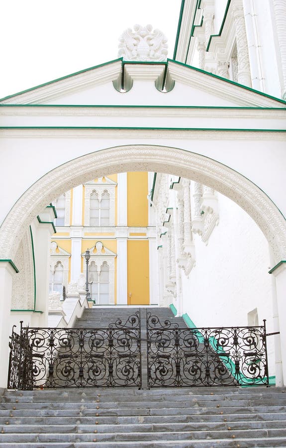 Gefacetteerde Kamer in Moskou Het Kremlin. Stock Foto - Image of boog ...