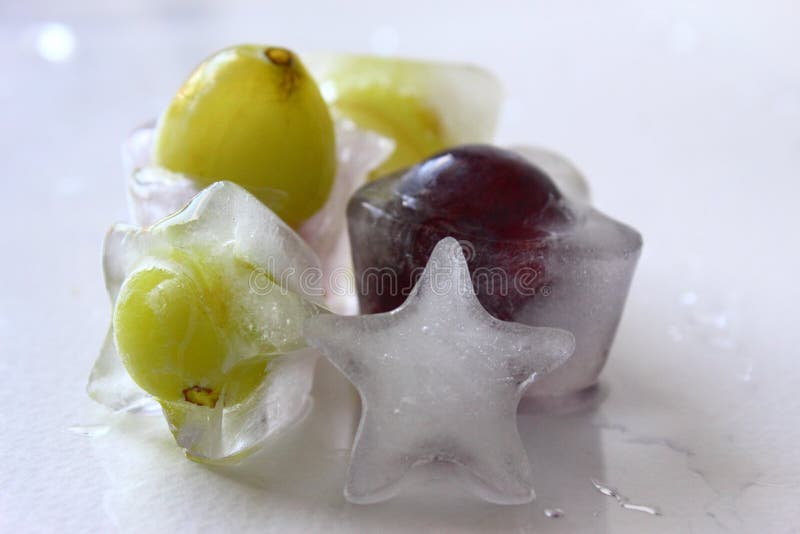 Gefrorene Traube in Martini-Glas. Stockfoto - Bild von frisch, sorbet ...