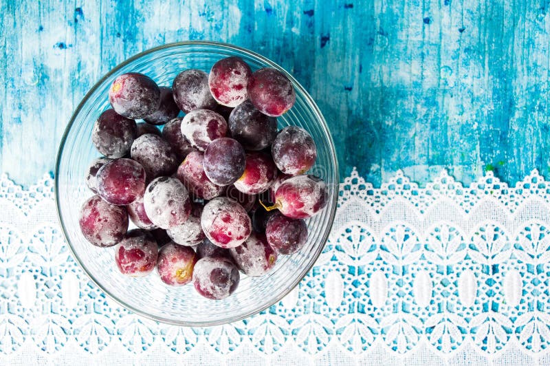 Gefrorene Trauben stockfoto. Bild von betrieb, frost, grow - 2001108