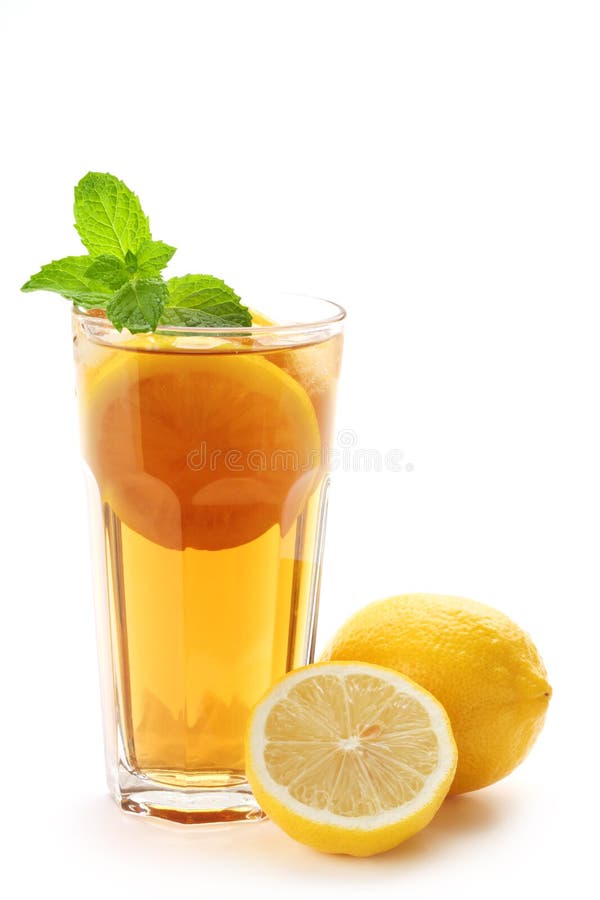 Tadelloser Tee mit Zitrone stockfoto. Bild von kraut - 14178176