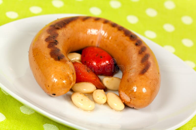 Gegrillte Rote Wurst Mit Süßem Brötchen Stockfoto - Bild von aperitif ...