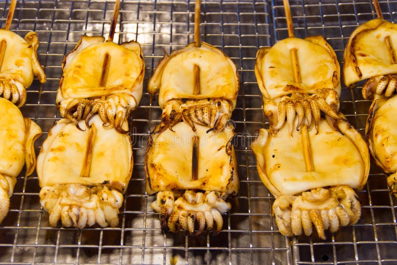 Gegrillter Kalmar stockbild. Bild von meeresfrüchte, küche - 38188469