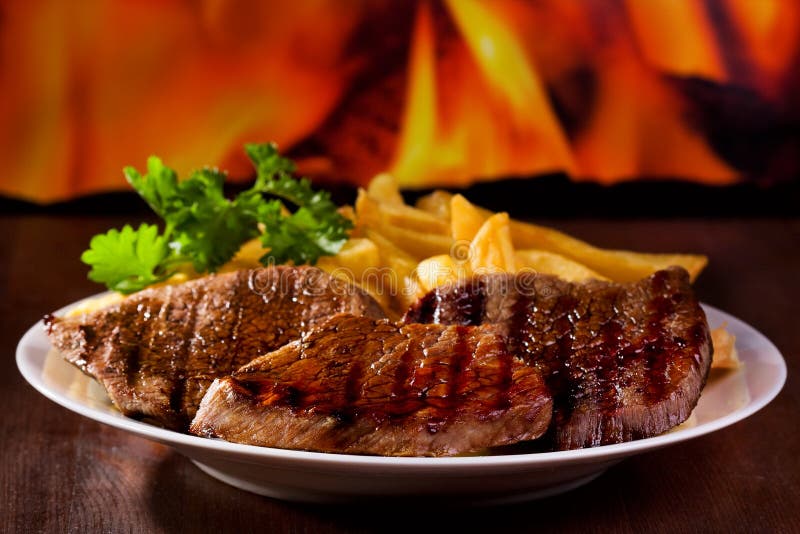 Gegrilltes Fleisch stockfoto. Bild von rindfleisch, mahlzeit - 26215532