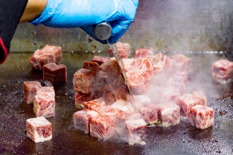 Gegrilltes Kobe Beef Cube, Kobe-Rindfleisch Teppanyaki Steak Stockbild ...