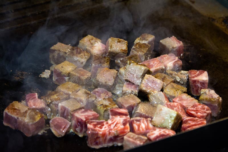 Gegrilltes Kobe Beef Cube, Kobe-Rindfleisch Teppanyaki Steak Stockbild ...