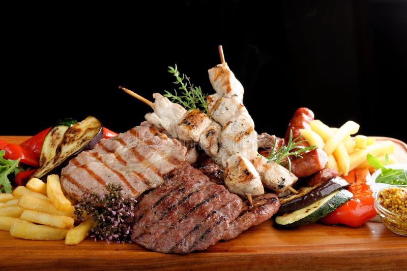 Gemischte Gegrillte Fleischplatte Schmackhaftes Gegrilltes Fleisch Die ...