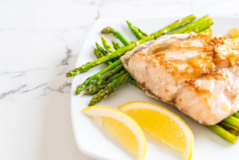 Gegrilltes Snapper Fischsteak Mit Vagetable Stockbild - Bild von grill ...