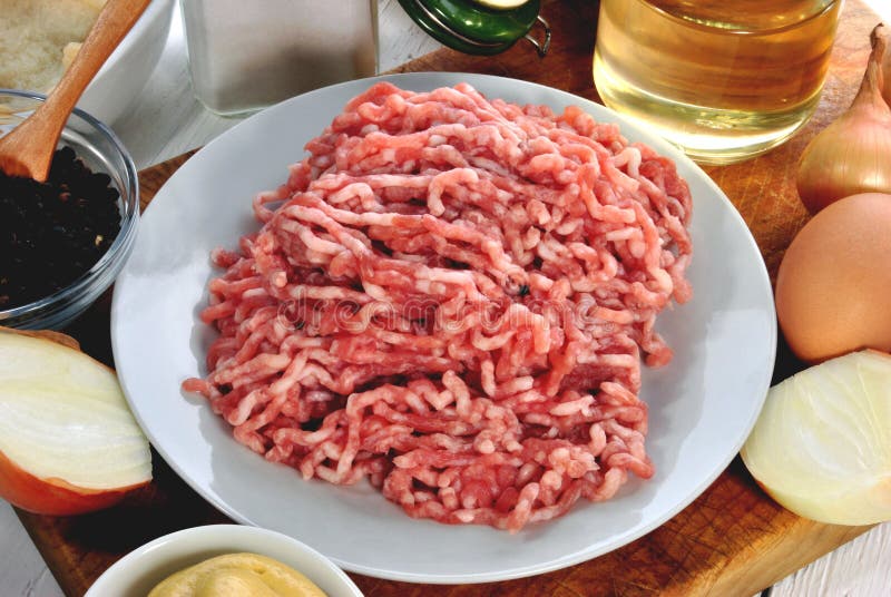 Gehacktes Fleisch Und Bestandteile Stockbild - Bild von protein, platte ...
