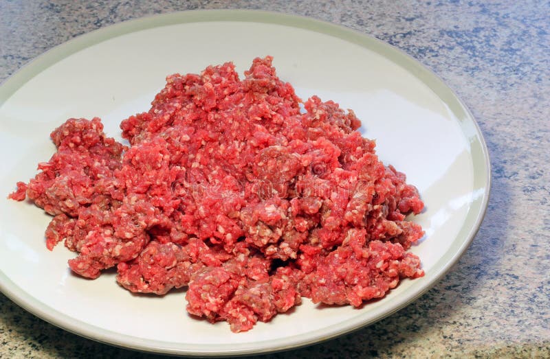 Gehacktes Rindfleisch stockfoto. Bild von metzger, rindfleisch - 14211904