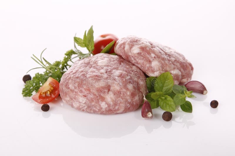 Gehacktes rohes Fleisch stockfoto. Bild von nahrung, fleischklöschen ...