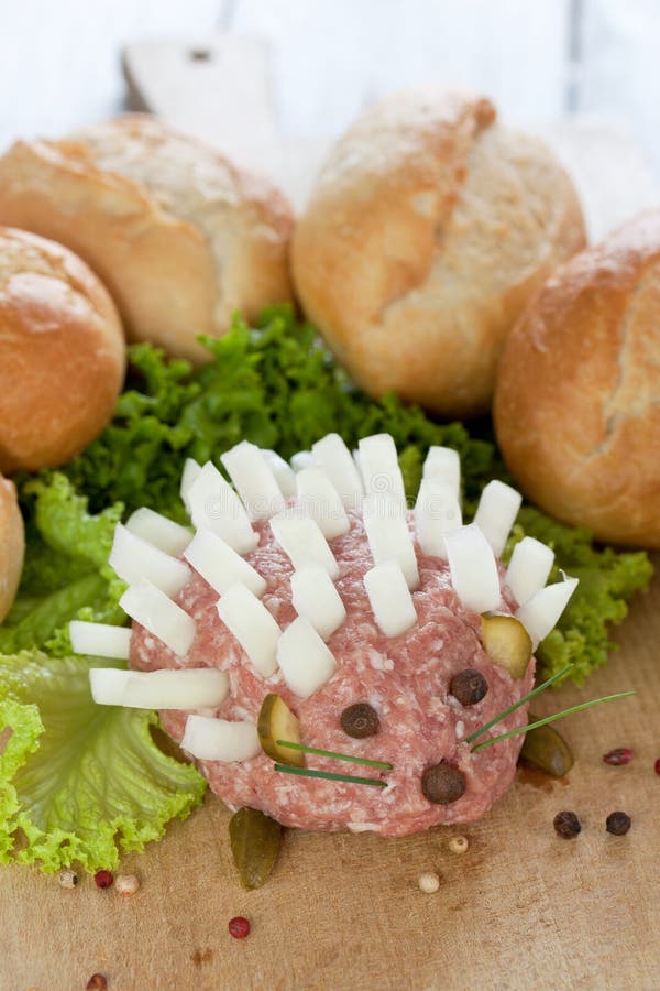 Gehakt met broodjes stock foto. Image of egel, maaltijd - 38486028