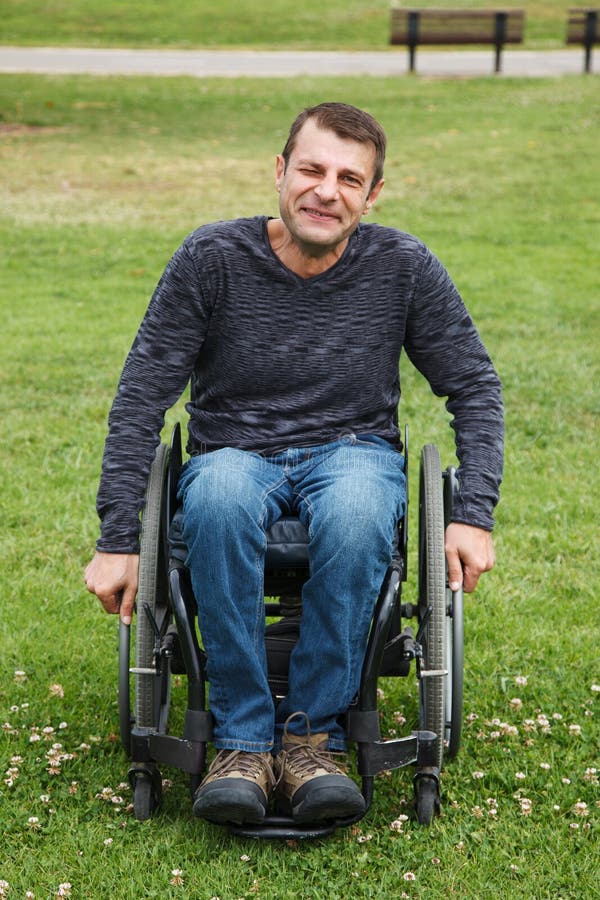 Gehandicapte Mensen in Rolstoel. Stock Foto - Image of gezondheid ...