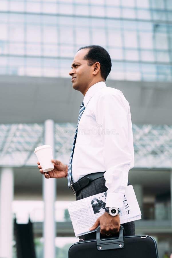 Gehen zu arbeiten stockbild. Bild von asiatisch, unternehmer - 75526051