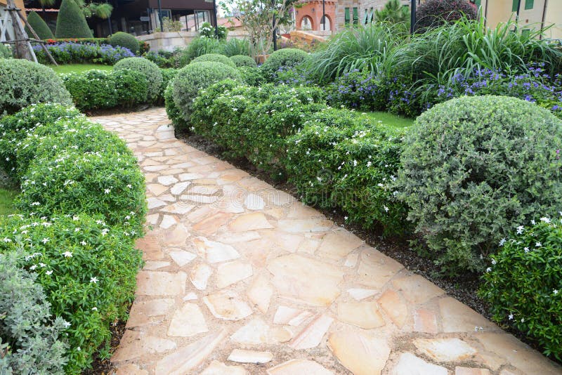 Gehwegsteine stockbild. Bild von draussen, gepflastert - 53055011